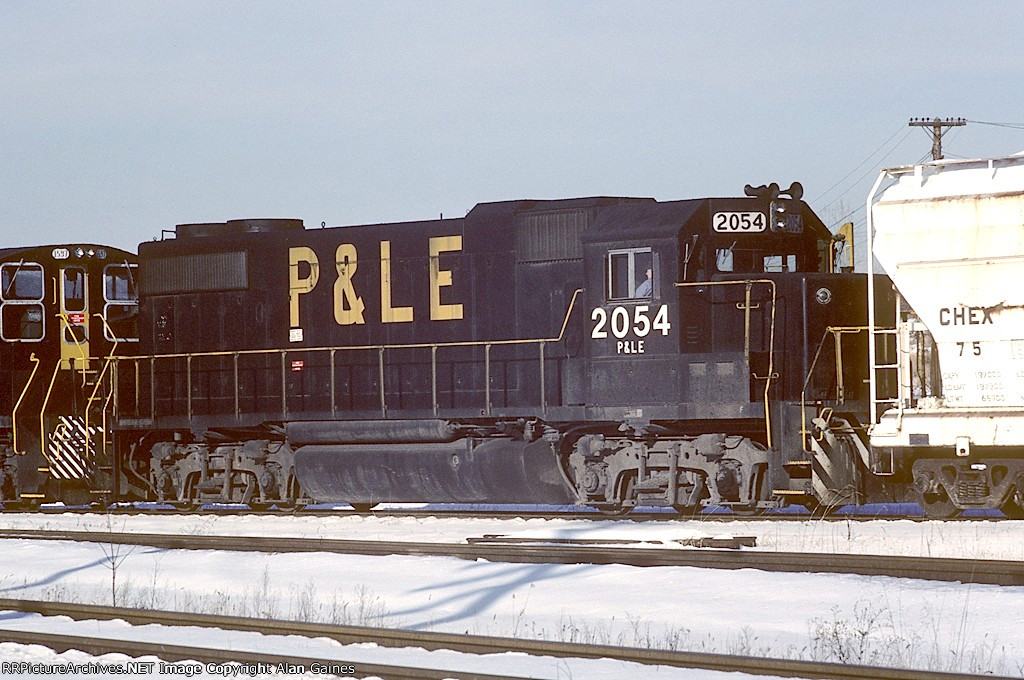 P&LE GP38-2 2054